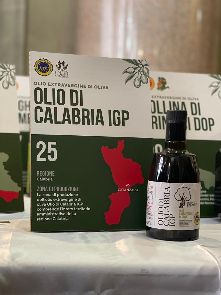 Oil Consortium of Calabria Igp in Rome with Minister of Agriculture for ...